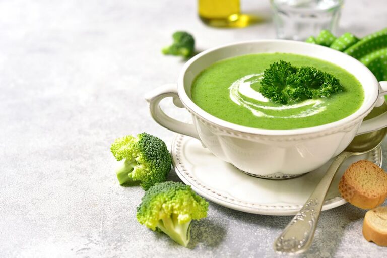 Spinatsuppe Rezept (30 Min.) | Frisch oder TK-Spinat